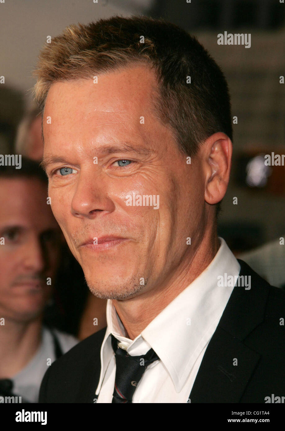 Aug 28, 2007 - New York, NY, USA - Actor KEVIN BACON at the arrivals ...