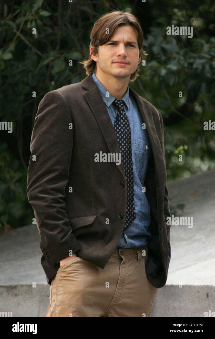 Scene with ashton kutcher hi-res stock photography and images - Alamy