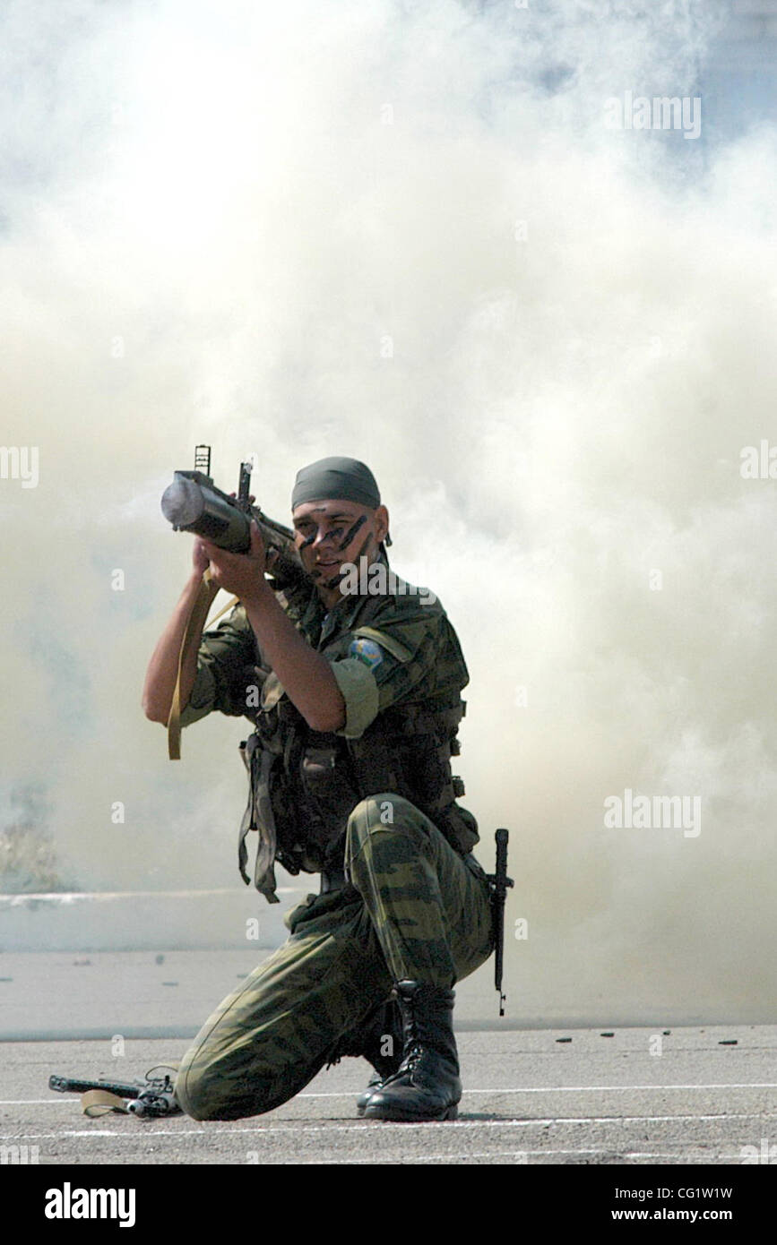Russian army soldiers.Hand granade launcher Stock Photo - Alamy