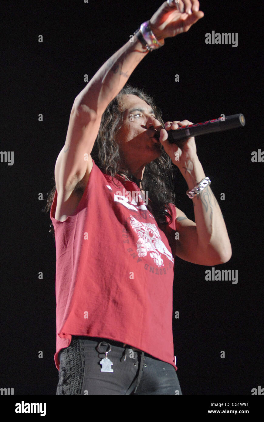 Aug 30, 2007 - Fayetteville, NC, USA - Singer STEPHEN PEARCY of the ...