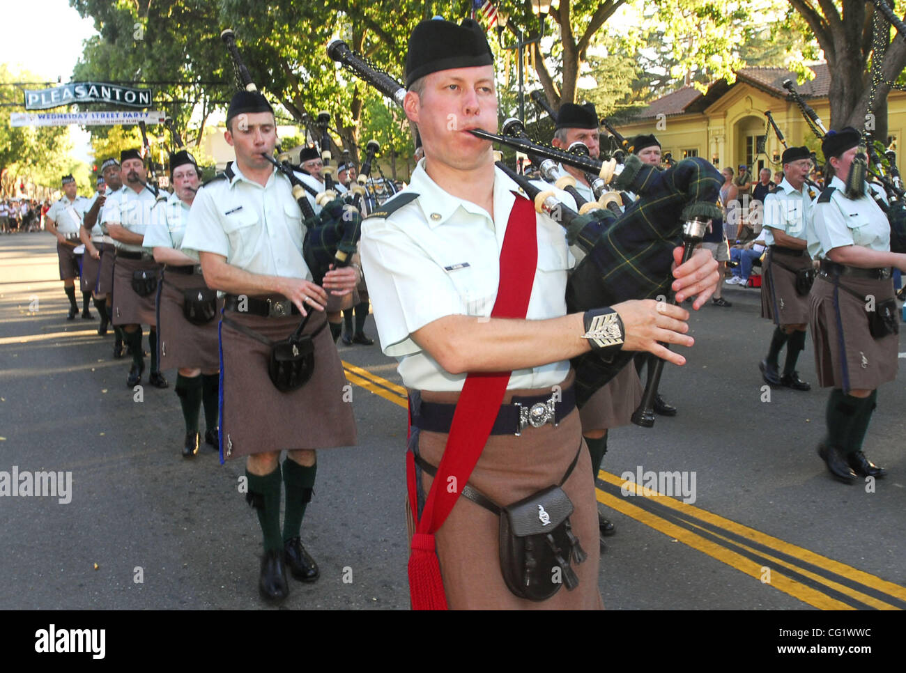 Pipe Major Doug Swann with the Toronto Scottish Regiment Pipes and ...