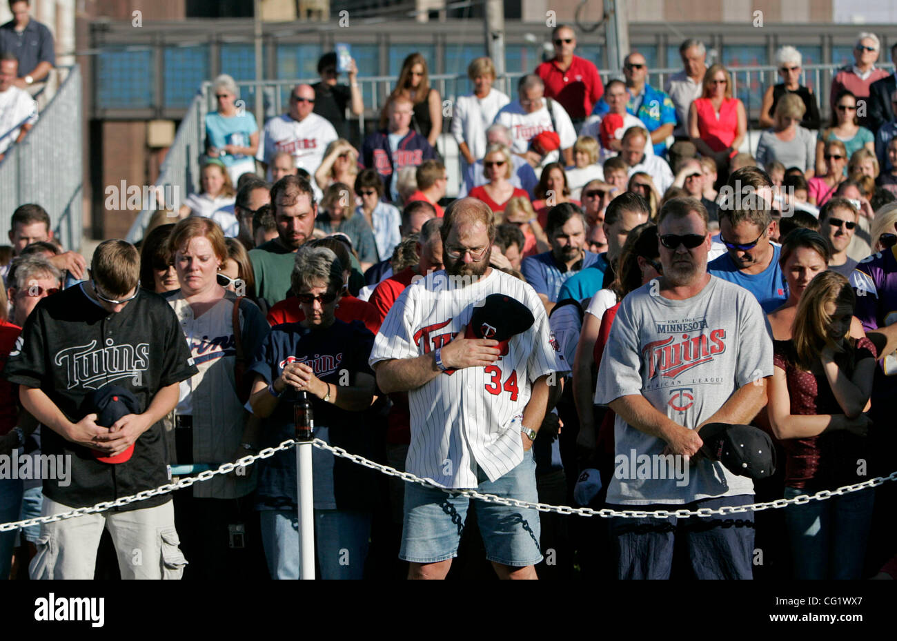 Aug 30, 2007 - Minneapolis, MN, USA - Minnesota Twins fans bow their ...