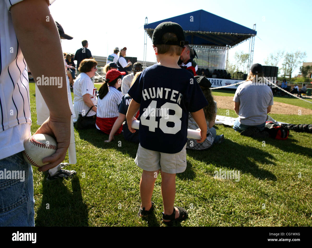 Aug 30, 2007 - Minneapolis, MN, USA - Minnesota Twins fans Quinn Eiden ...