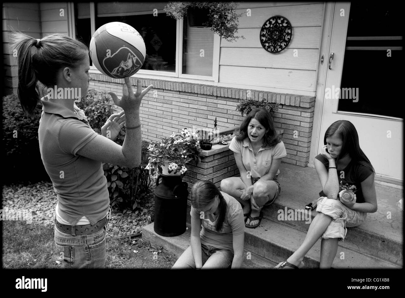 Buffalo, MN - 8/1/2007.The Durst Quadruplets - Mother Naomi Durst hold ...