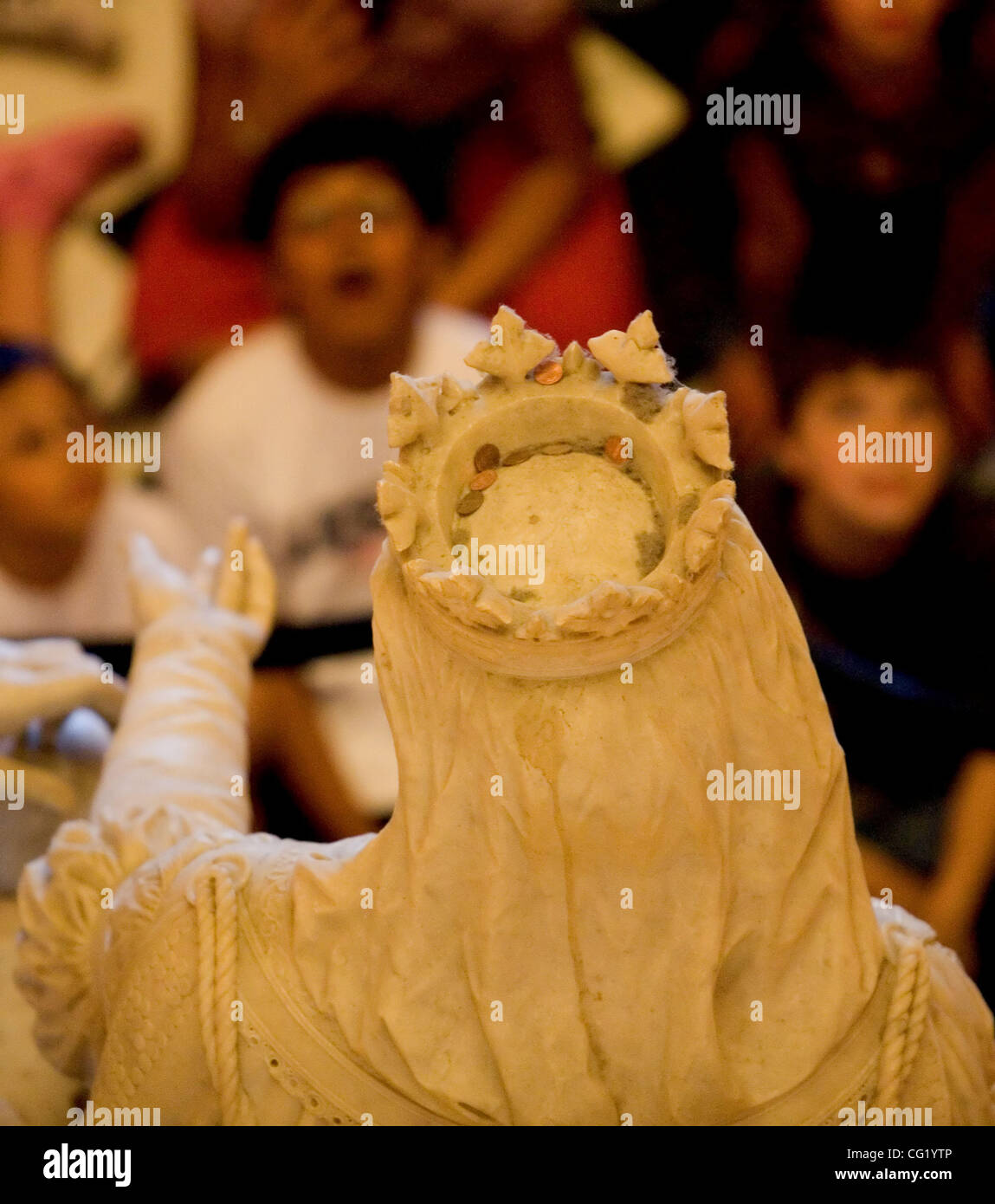 LEDE School children look at the statue of Queen Isabella in the ...