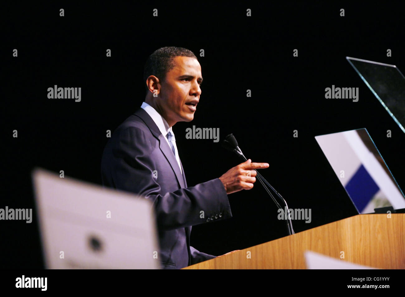 Senator Barack Obama makes his speech during day two of the California ...