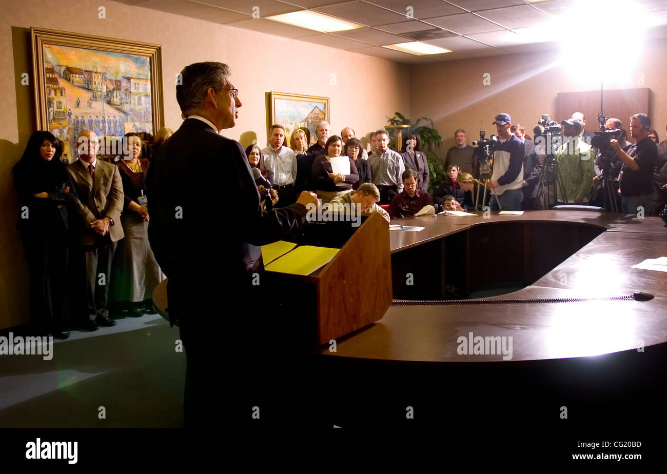 Phil angelides hi-res stock photography and images - Alamy