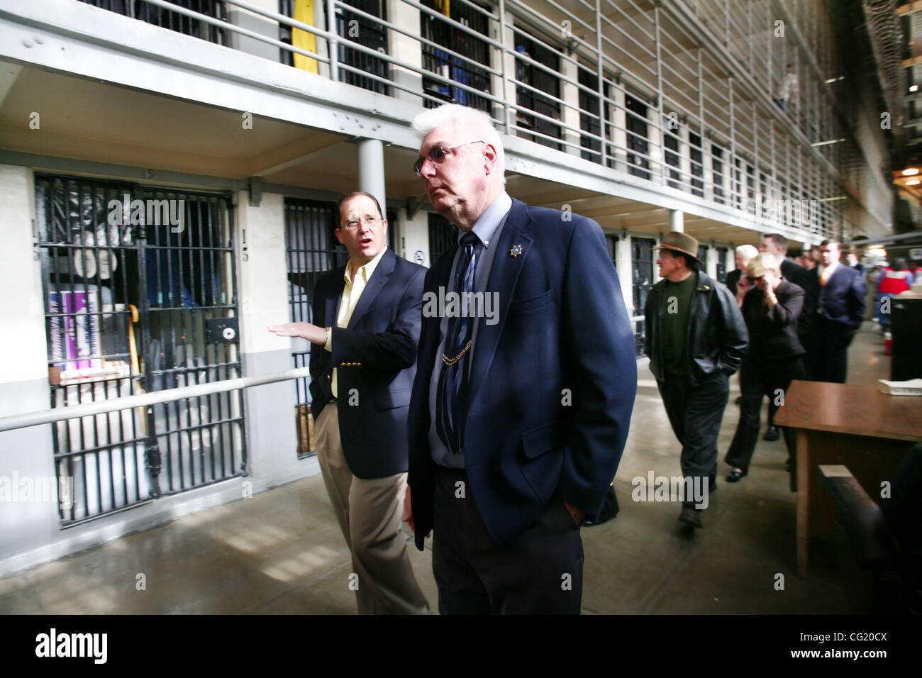 Assembly Republican Leader, Mike Villines, R-Clovis, left talks with ...