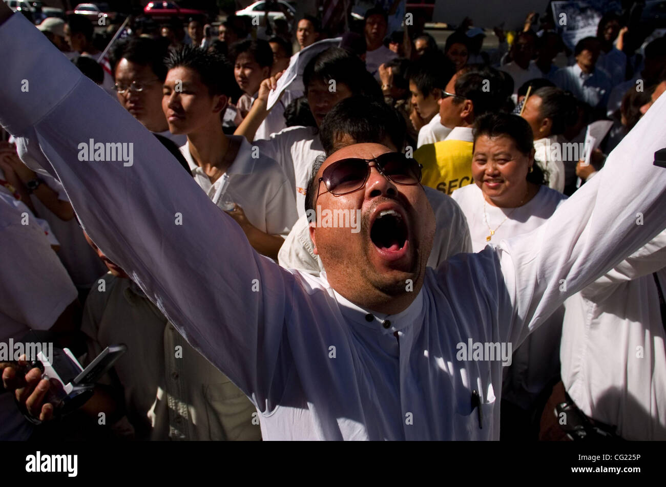 ONLINE Sao Her (cq) demonstrates in support of 77-year-old Gen. Vang ...