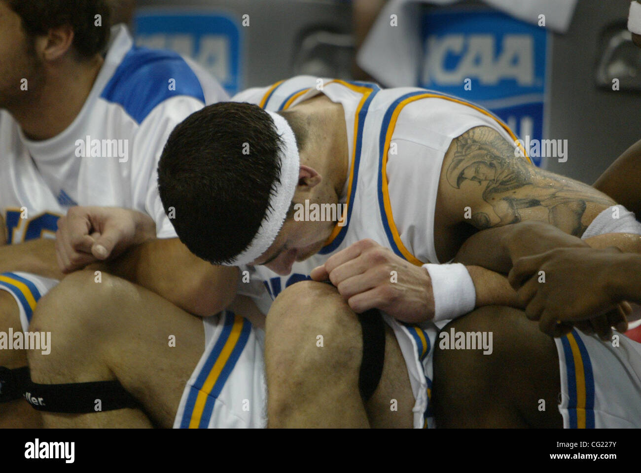 Lorenzo Mata bows his head as a teammate goes to the line late in the ...