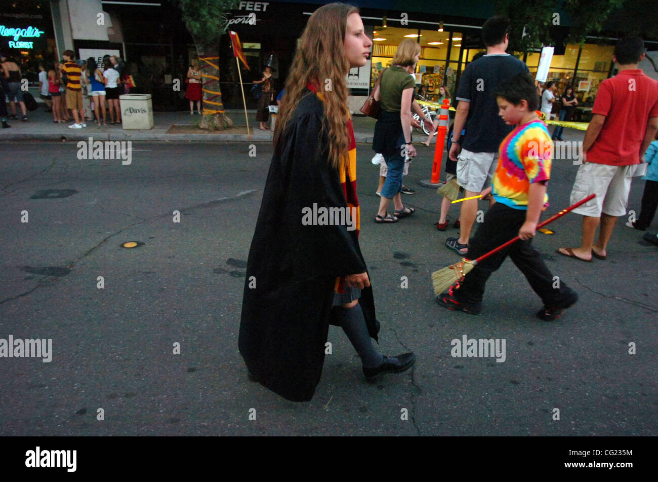 Sonya Hendren, a Harry Potter fan makes her way thru 2nd Street in ...