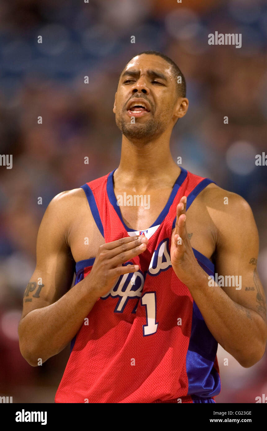 Former King Jason Hart lets out a celebration yell late in the 4th ...