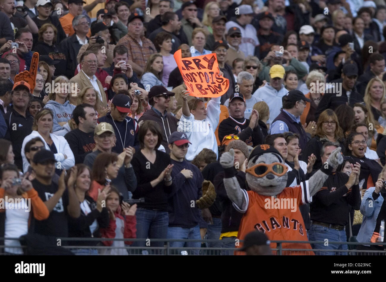 Cheering Giants faithful as Barry Bonds comes to the plate in the 1st ...