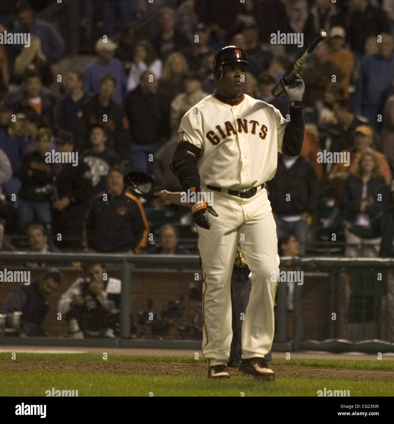 Barry bonds bat hi-res stock photography and images - Alamy