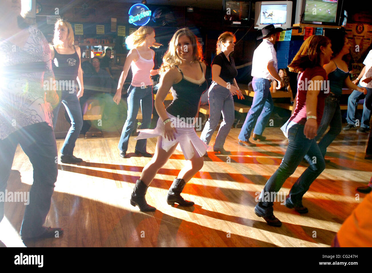 Country dance hi-res stock photography and images - Alamy
