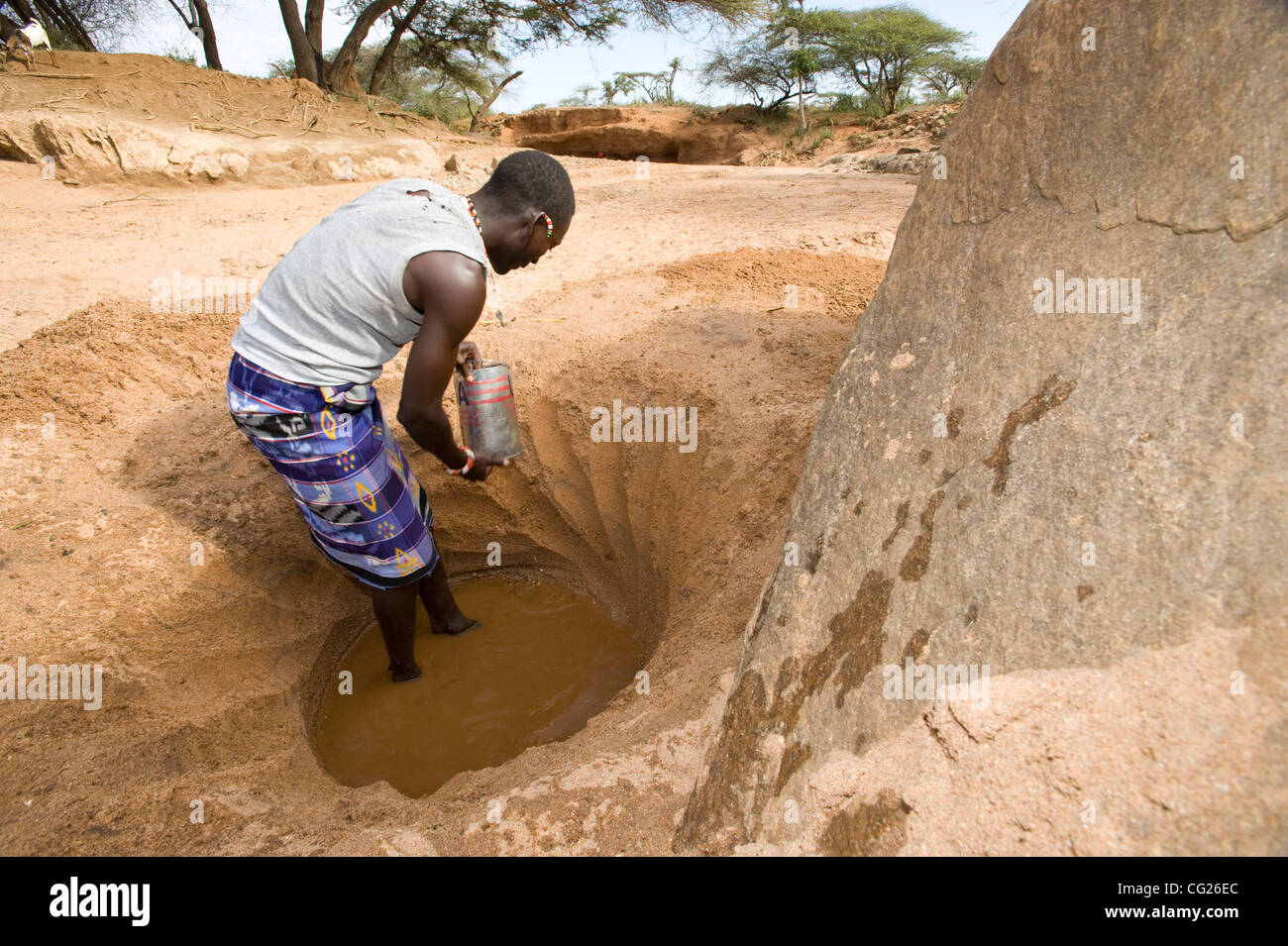 Water scooping kenya hi-res stock photography and images - Alamy