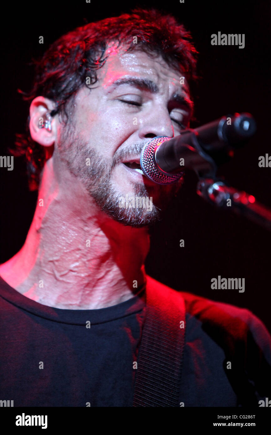 Godsmack singer hi-res stock photography and images - Alamy