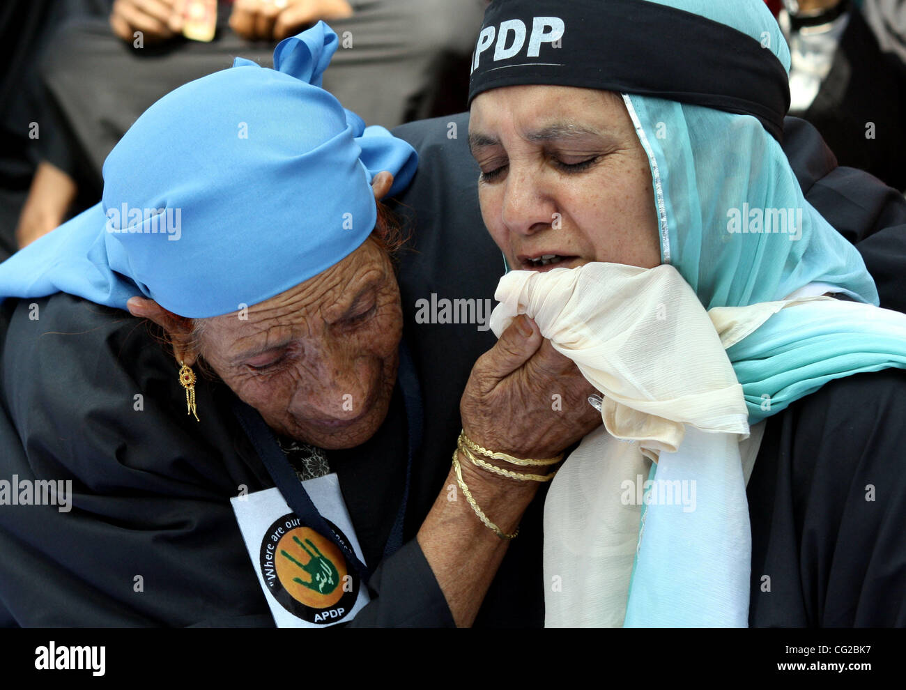 Members of the Association of Parents of Disappeared People (APDP) cry ...