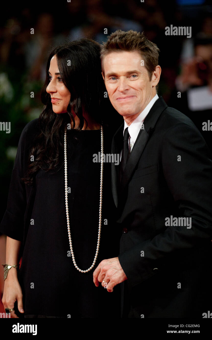 Willem Dafoe Wife