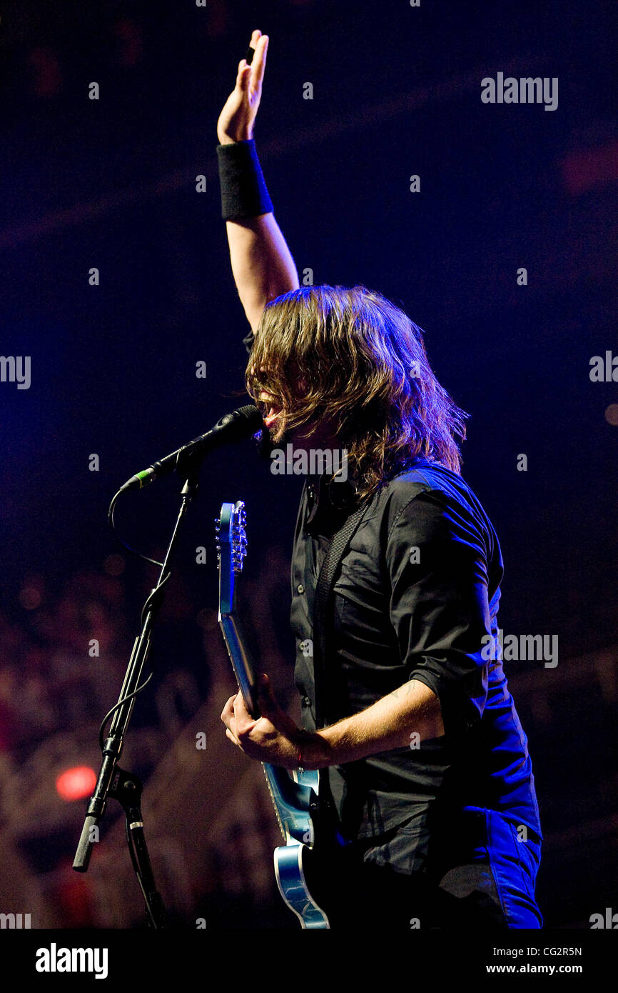 Oct. 16, 2011 - Phoenix, Arizona, U.S - Dave Grohl, lead singer of the ...