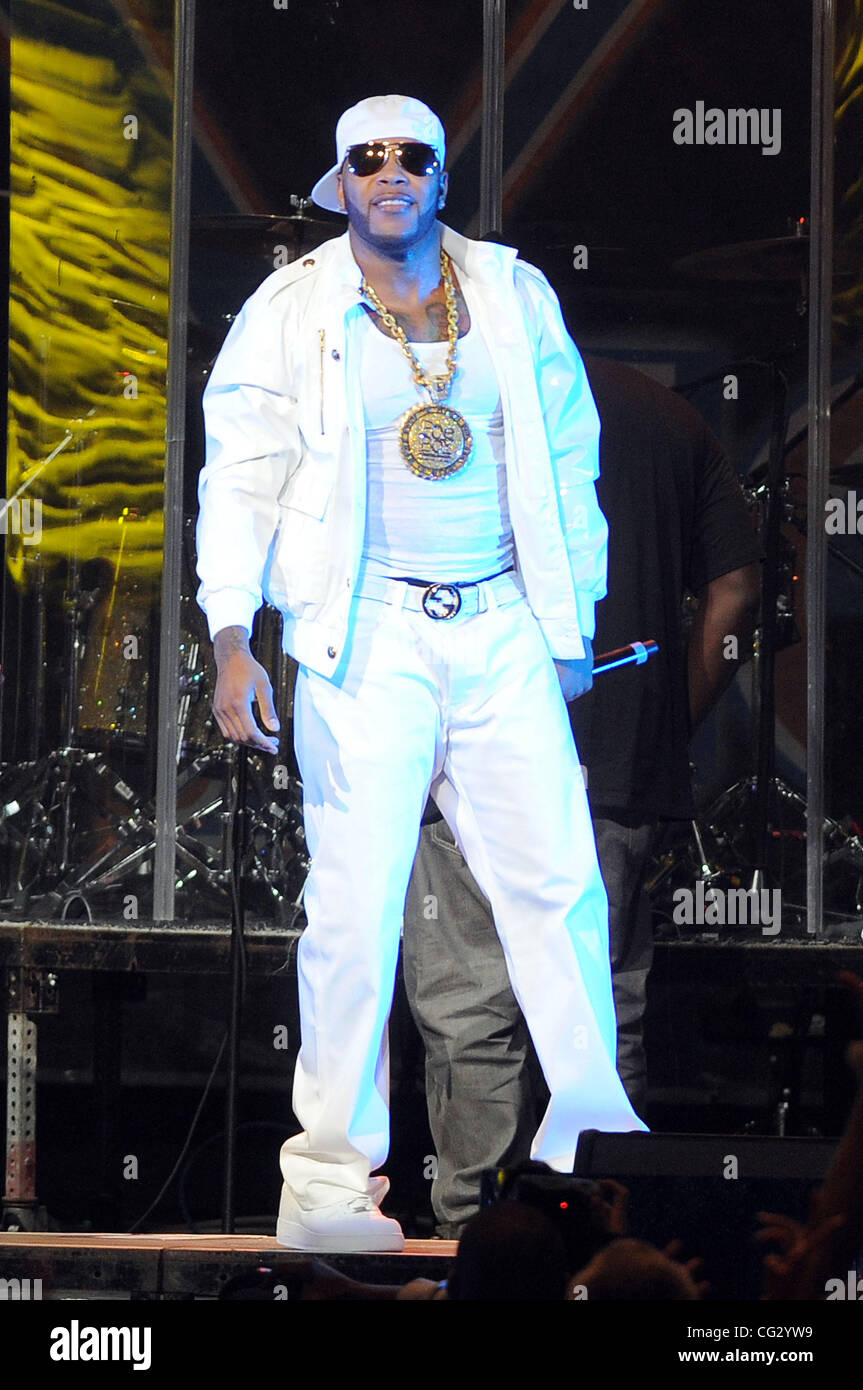 Flo Rida performs at the Z100 Jingle Ball at the Bank Atlantic Center ...