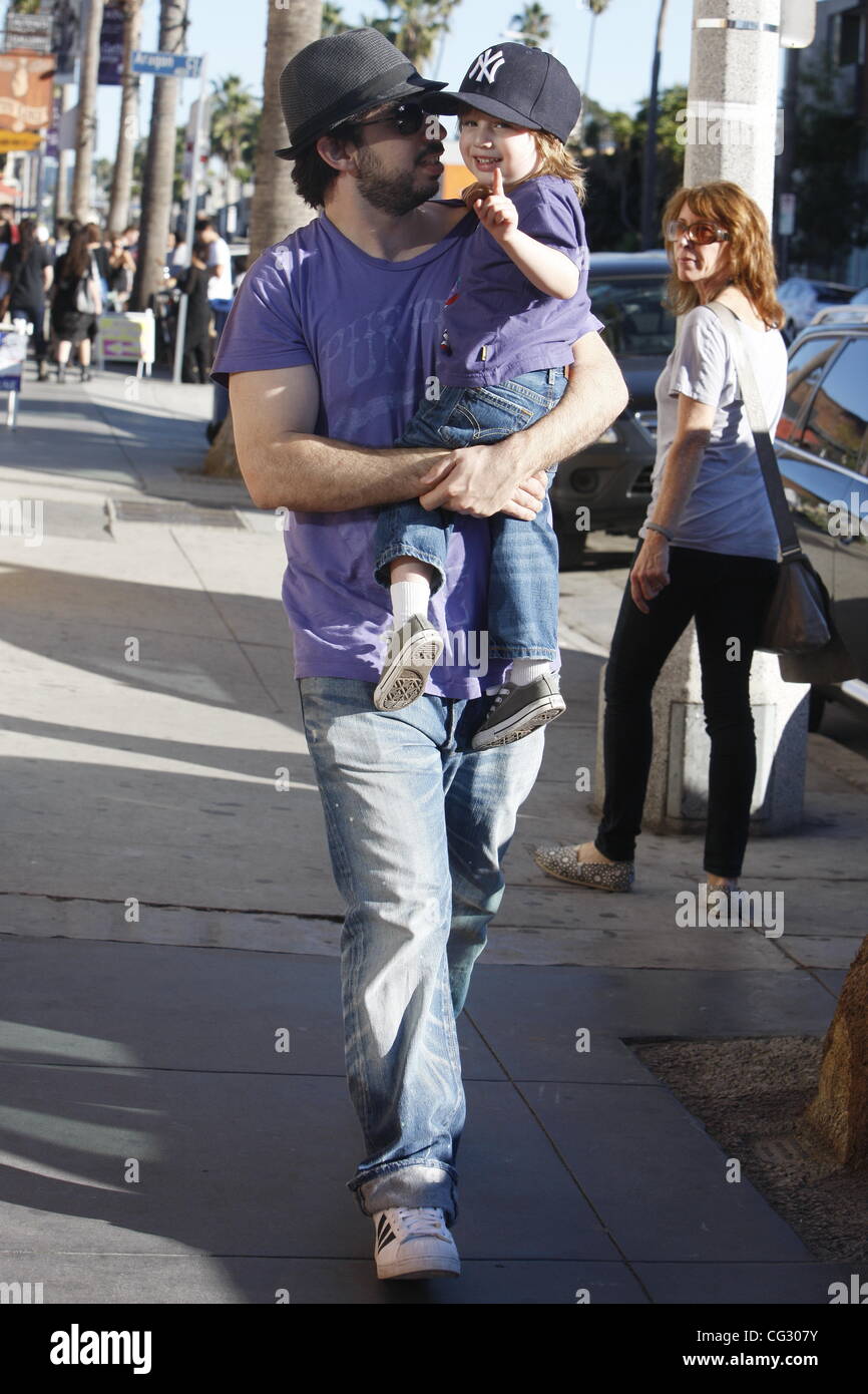 Jordan Bratman out with his son Max Los Angeles, California - 12.12.10 ...