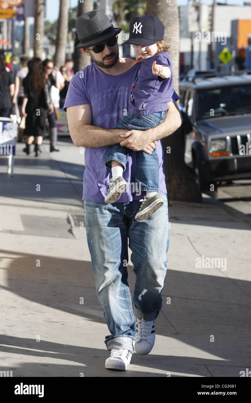 Jordan Bratman out with his son Max Los Angeles, California - 12.12.10 ...