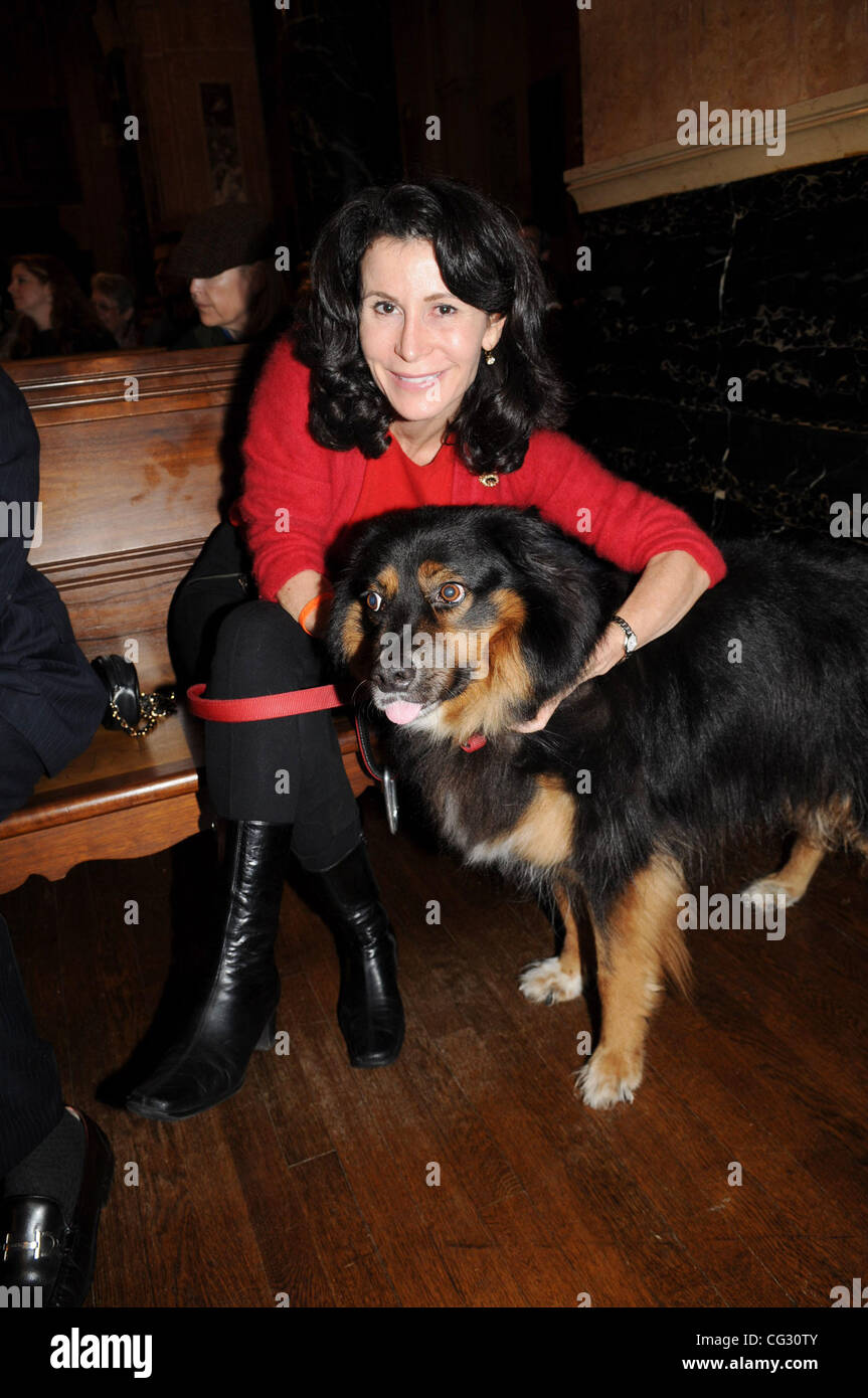 Cindy adams dog hi-res stock photography and images - Alamy