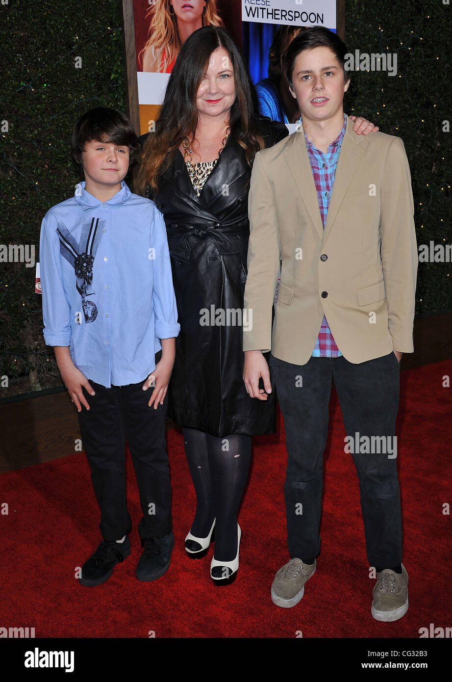 Jennifer Nicholson with her sons Sean and Duke The Premiere of 'How Do ...