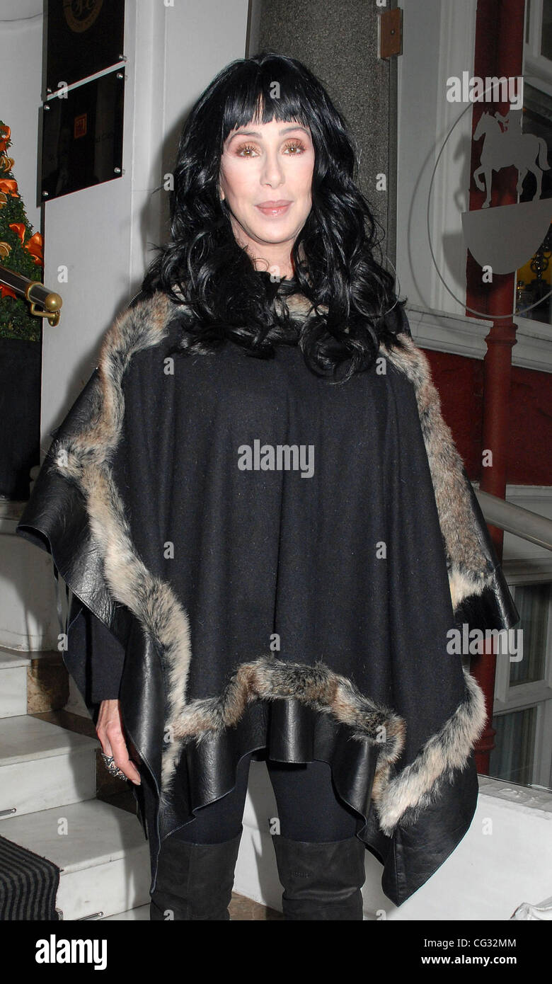 Paparazzi singer cher hi-res stock photography and images - Alamy