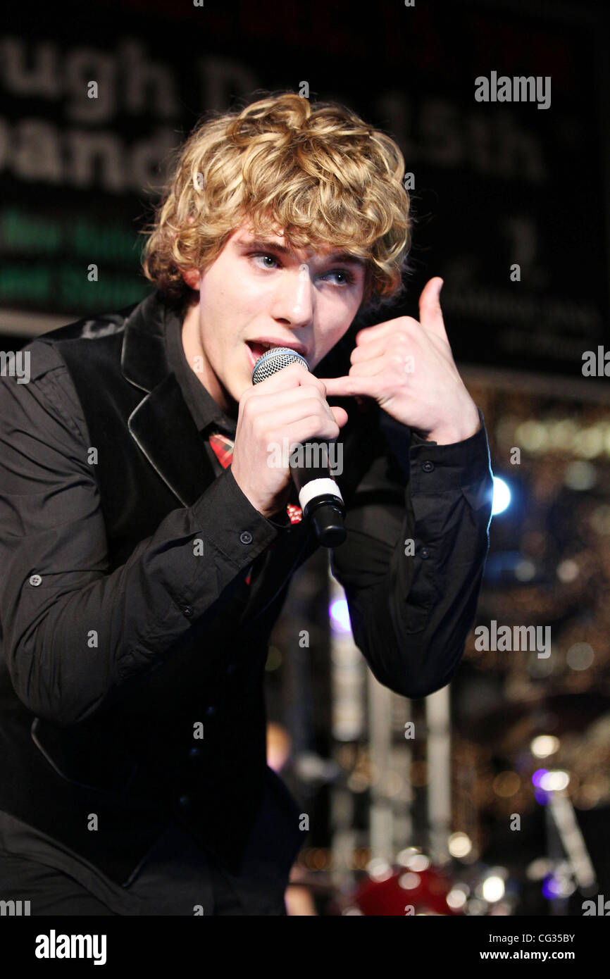 New Hollow performing Teen Rock Bands Join Forces With The Salvation ...