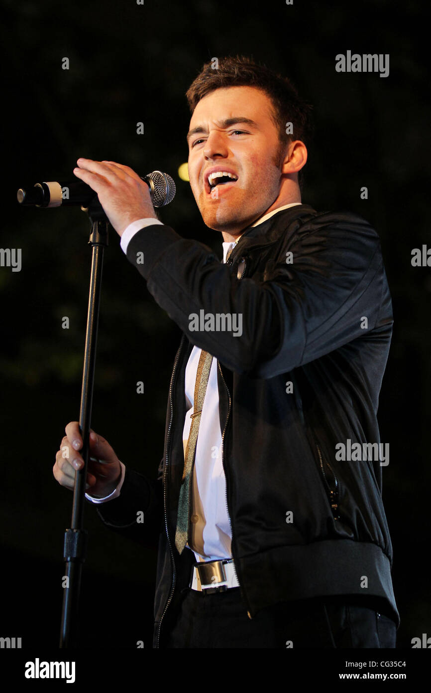 Stevie Brock performing Teen Rock Bands Join Forces With The Salvation ...