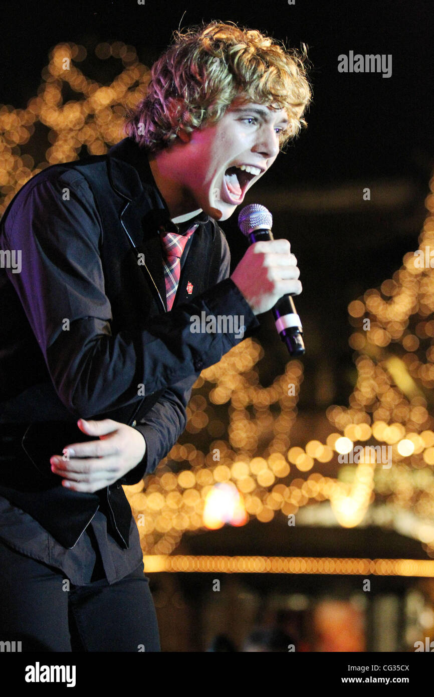 New Hollow performing Teen Rock Bands Join Forces With The Salvation ...