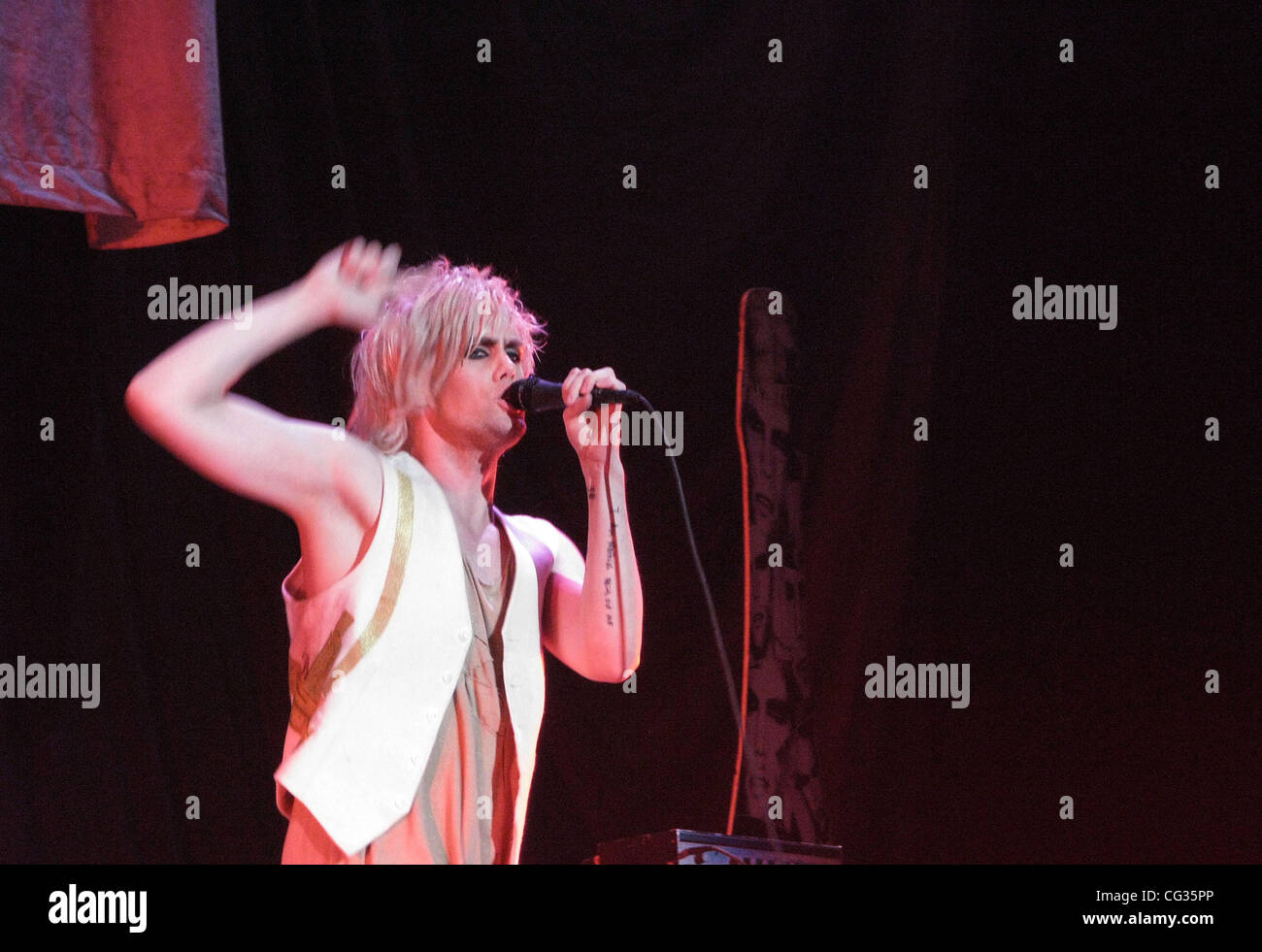 Rock band paparazzi hi-res stock photography and images - Alamy