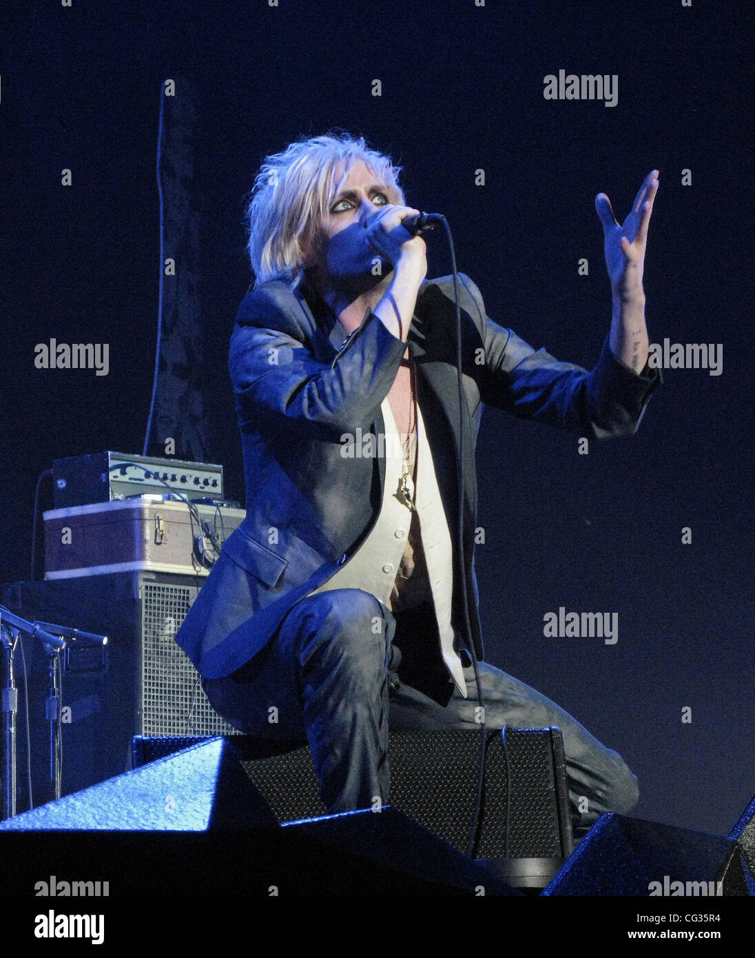 Rock band paparazzi hi-res stock photography and images - Alamy