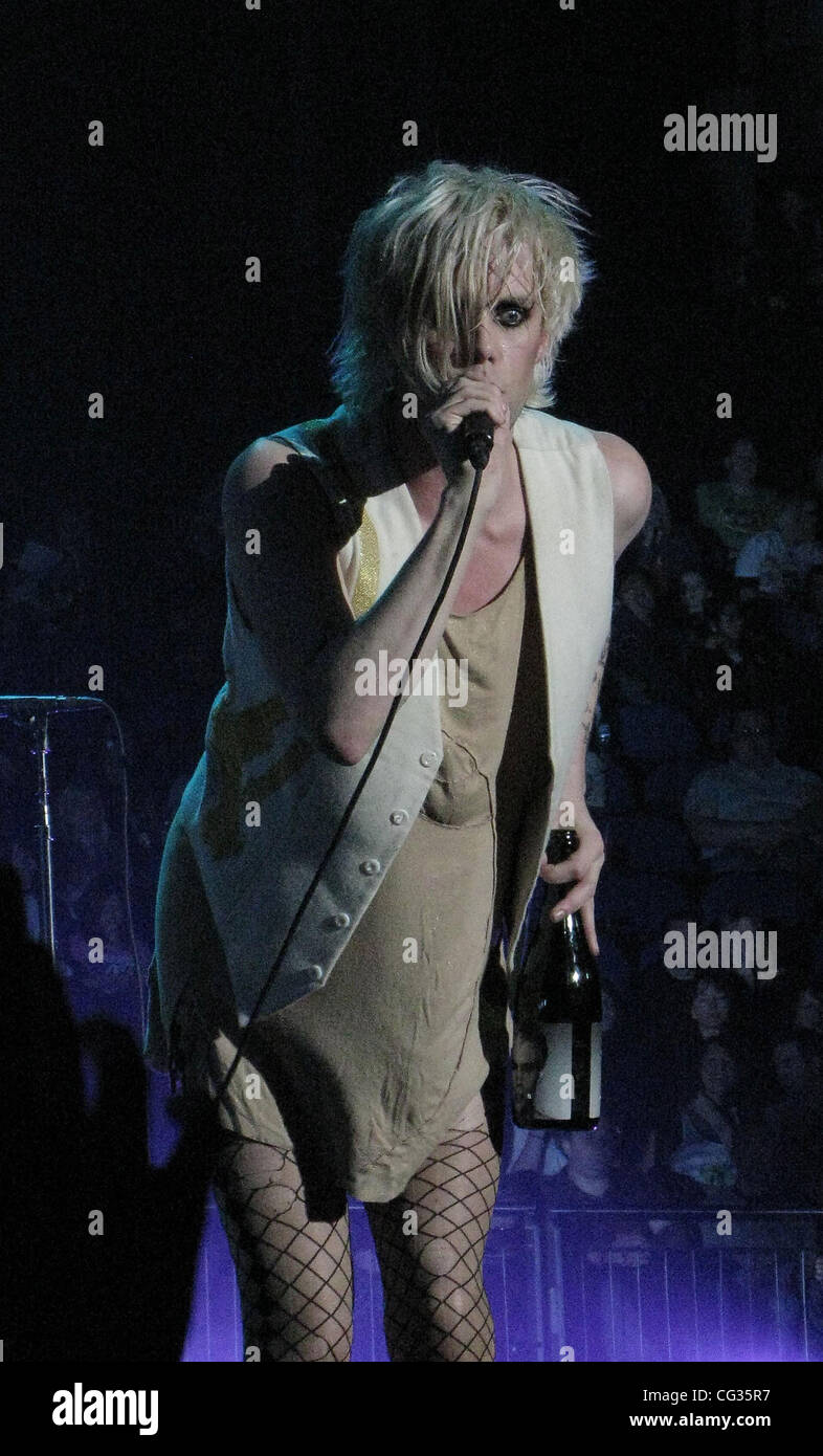 Rock band paparazzi hi-res stock photography and images - Alamy