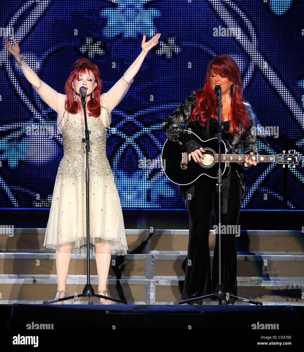 Naomi Judd and Wynonna Judd The Judds 'The Last Encore Tour' at ...