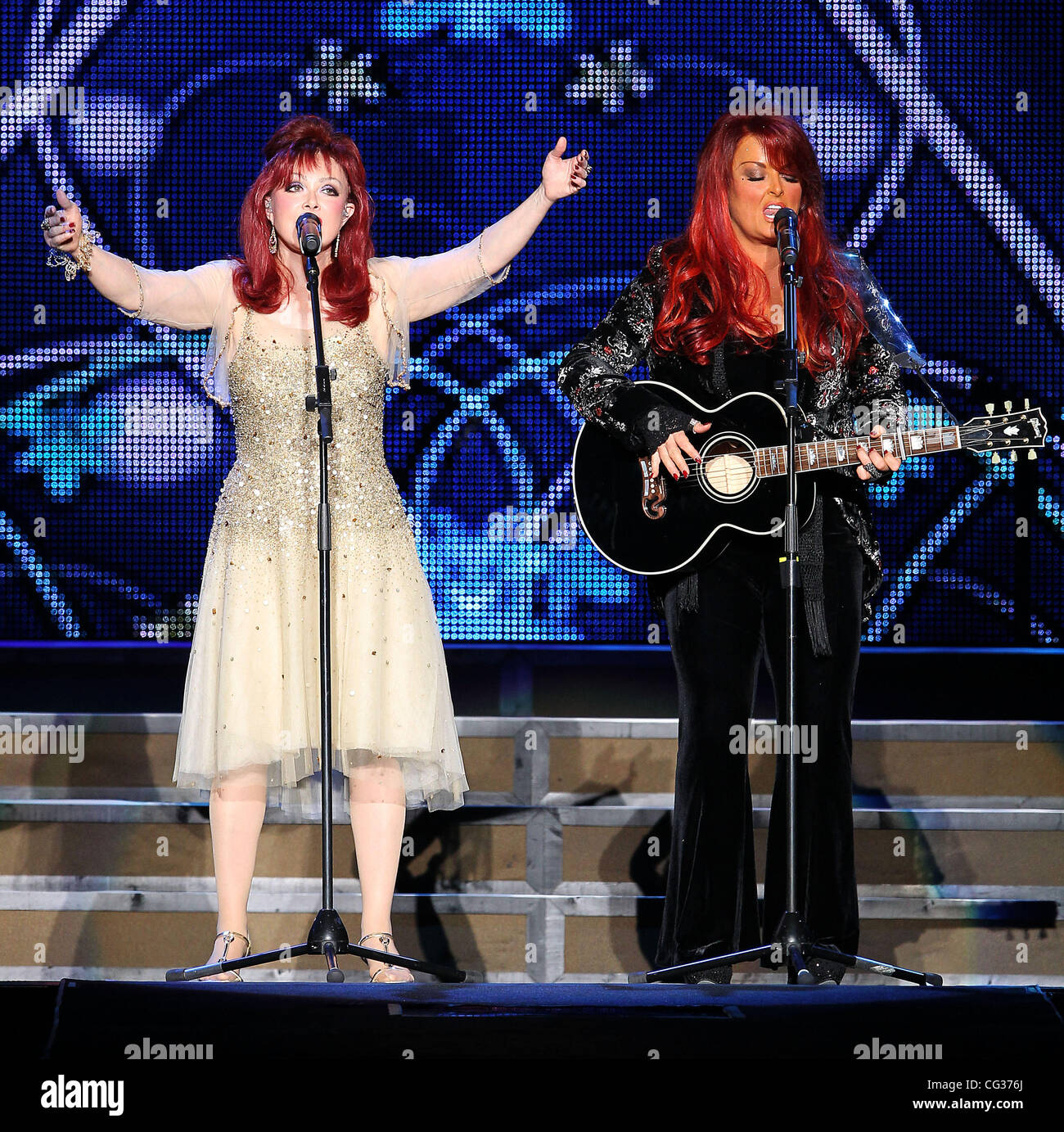 Naomi Judd and Wynonna Judd The Judds 'The Last Encore Tour' at ...