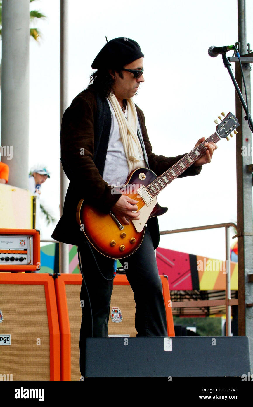 Tony Catania Jason Bonham's Led Zeppelin Experience perform a gig at ...