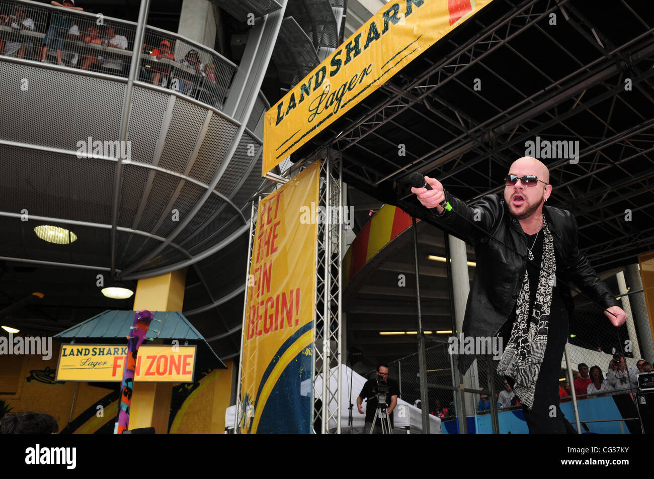 James Dylan Jason Bonham's Led Zeppelin Experience perform a gig at the ...