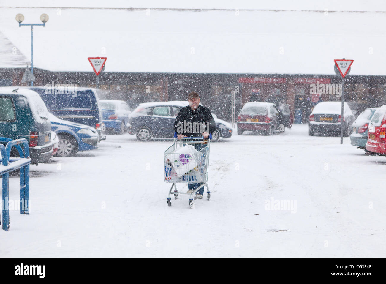 Snow scenes in Wales Shoppers brave the cold weather and heavy snow at ...