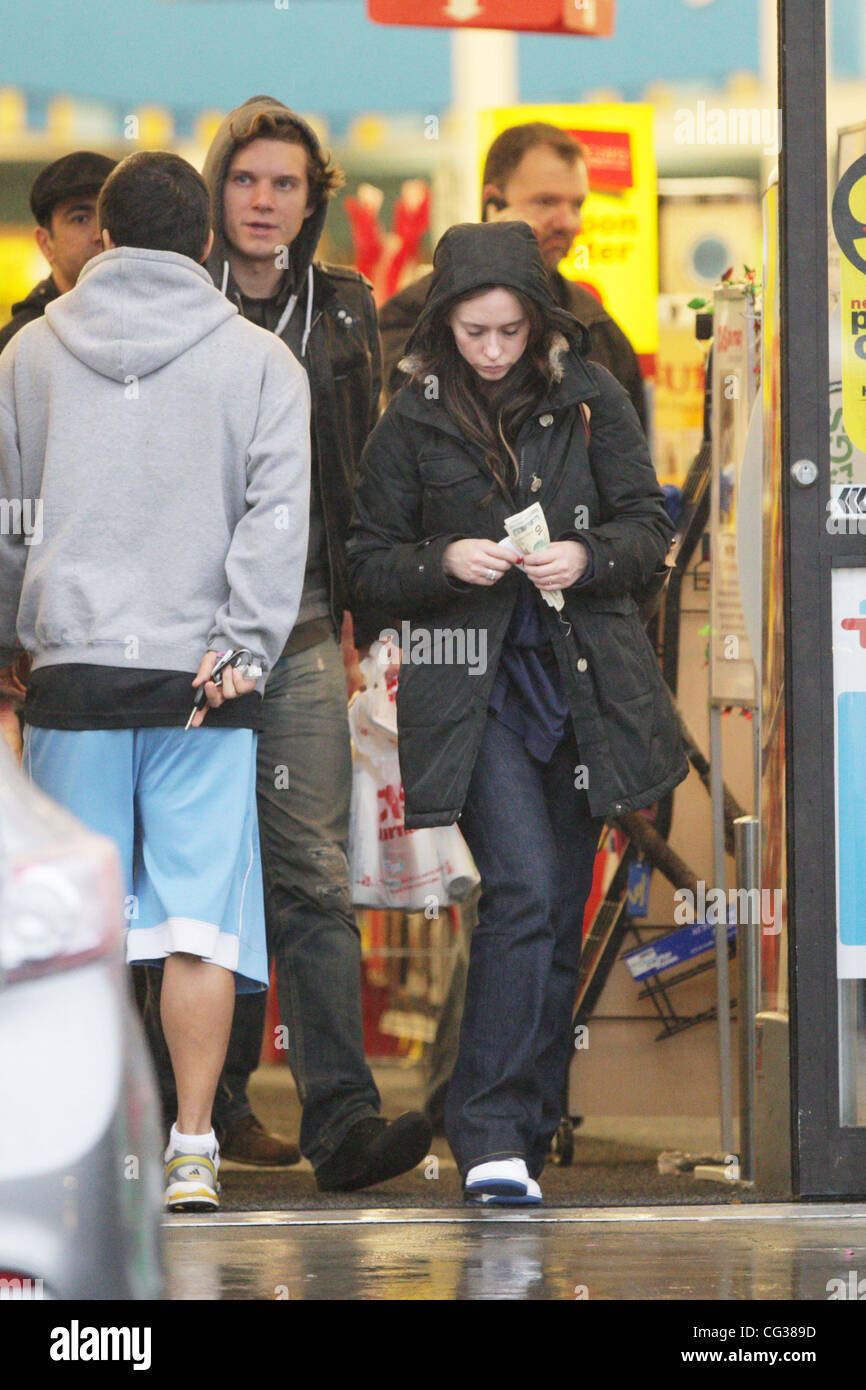 Jennifer Love Hewitt and her new boyfriend, Alex Beh, get caught in a ...