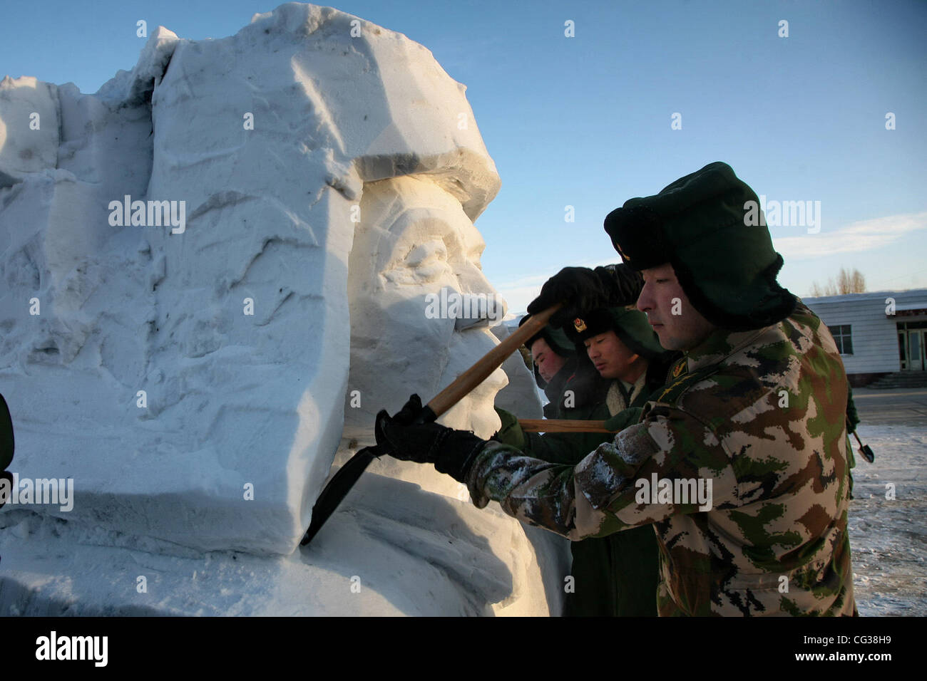 Snow Carving Soldiers Chinese soldiers, stationed in Aletai in the ...