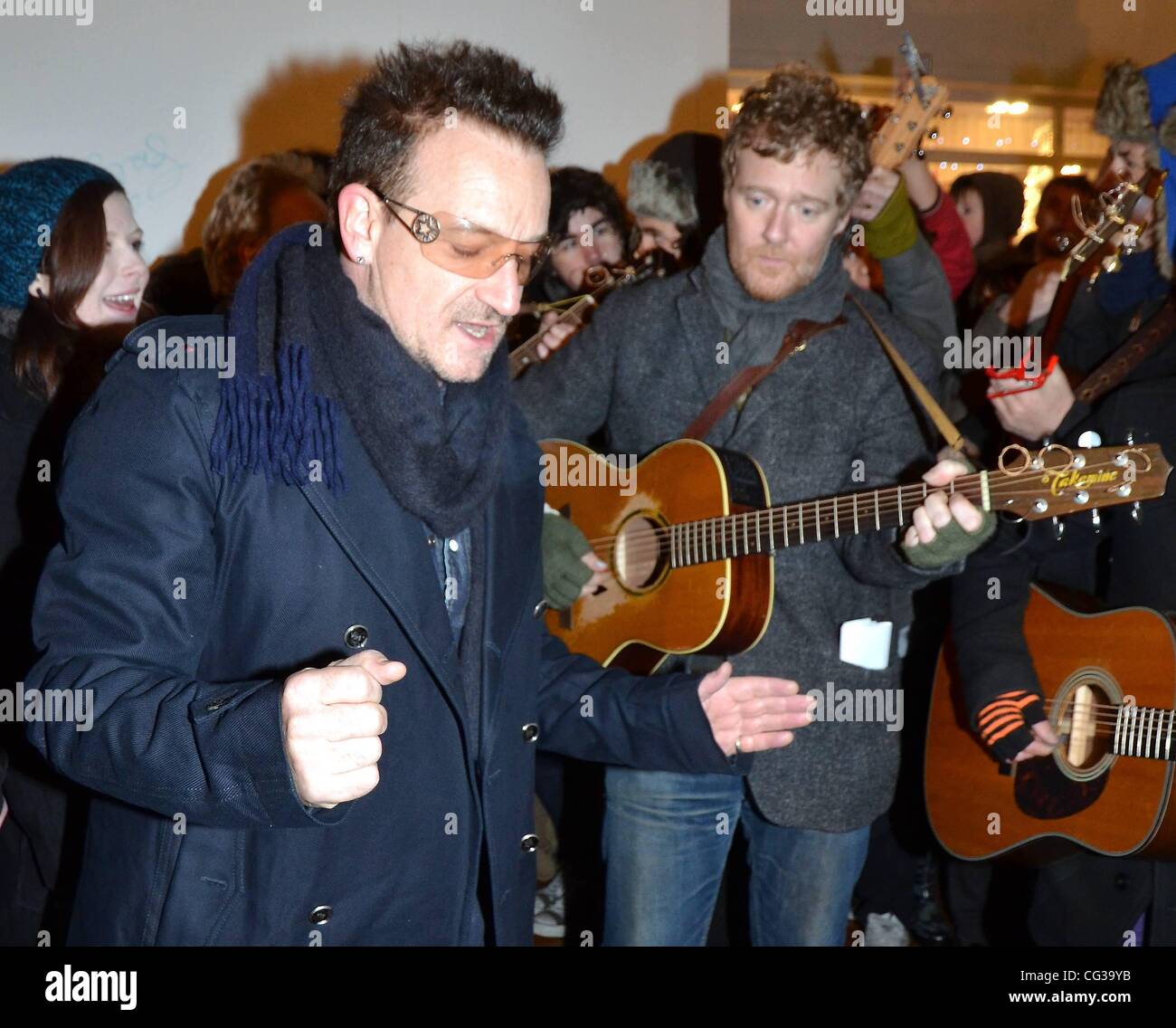 Bono busking hi-res stock photography and images - Alamy
