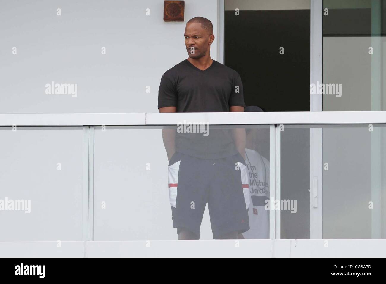 Jamie Foxx relaxing on vacation at the Fontainebleau Hotel Miami ... Jamie Foxx relaxing on vacation at the Fontainebleau Hotel Miami ...
