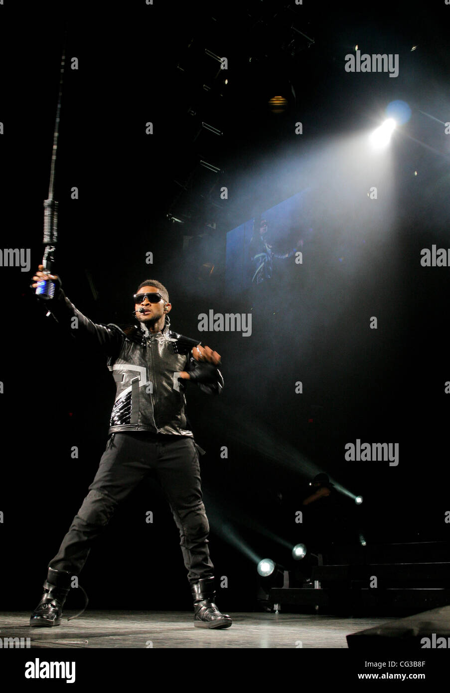 Usher performs live during his OMG Tour on New Year's Eve at the ...