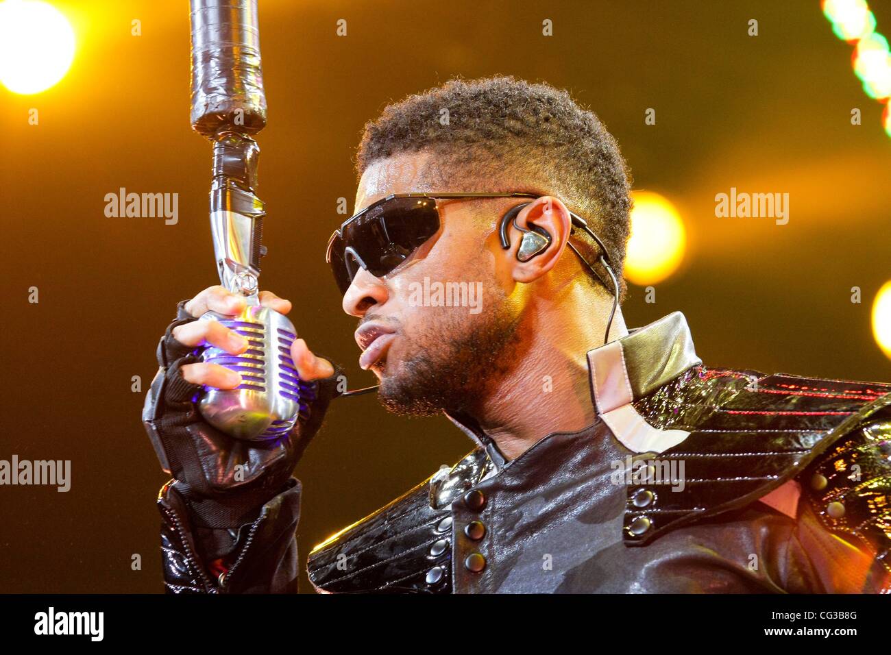 Usher performs live during his OMG Tour on New Year's Eve at the ...