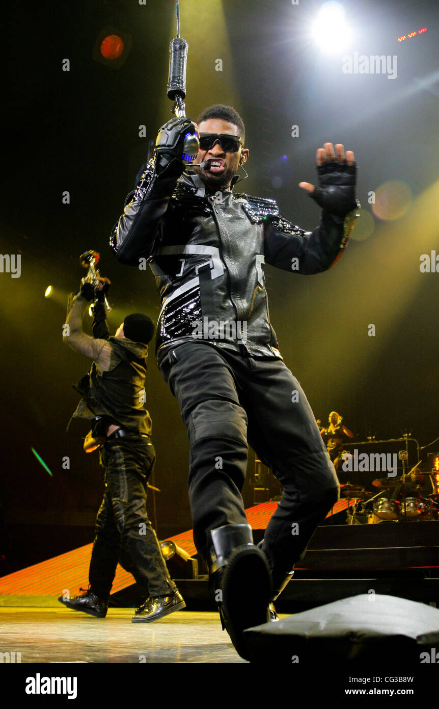 Usher performs live during his OMG Tour on New Year's Eve at the ...