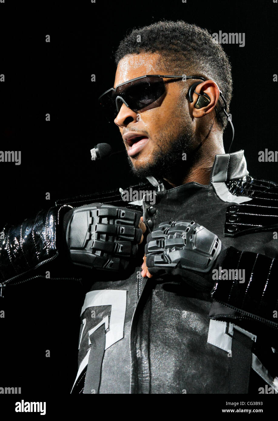 Usher performs live during his OMG Tour on New Year's Eve at the ...