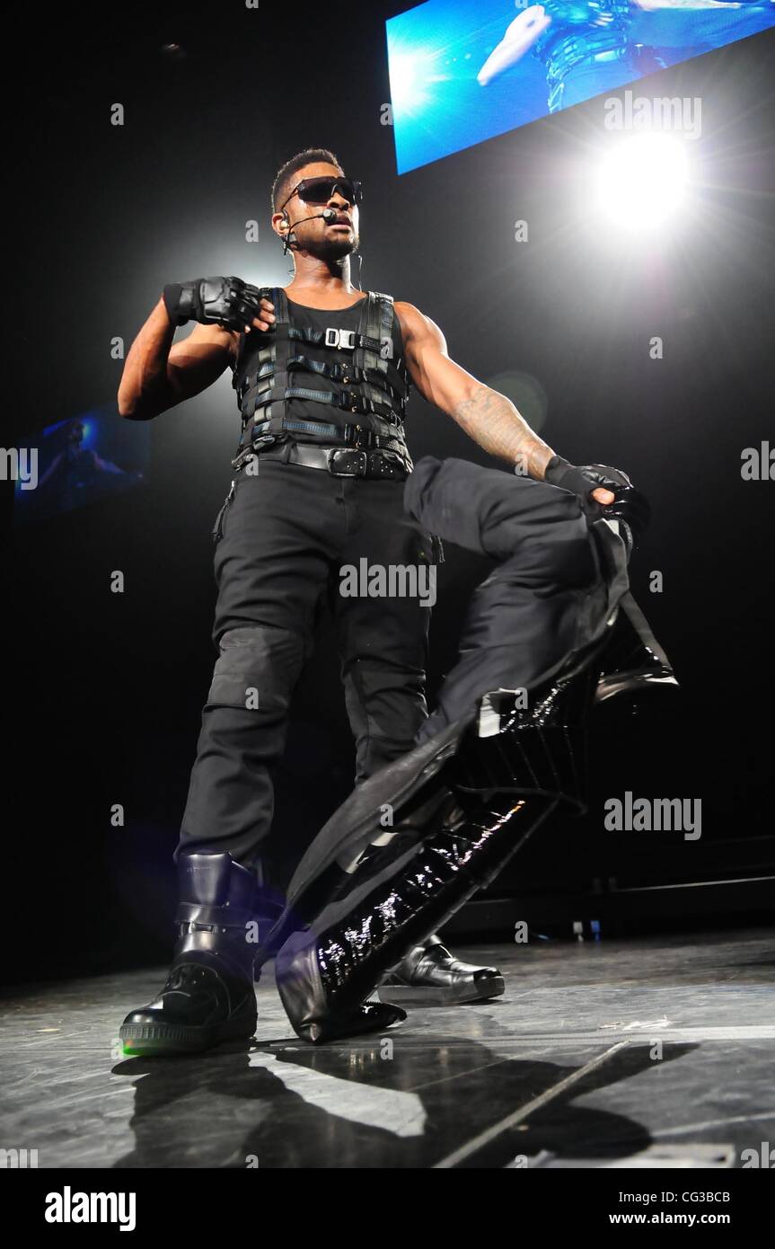 Usher performs live during his OMG Tour on New Year's Eve at the ...